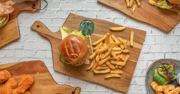 Monkey Lounge – Eat – Drink – Play