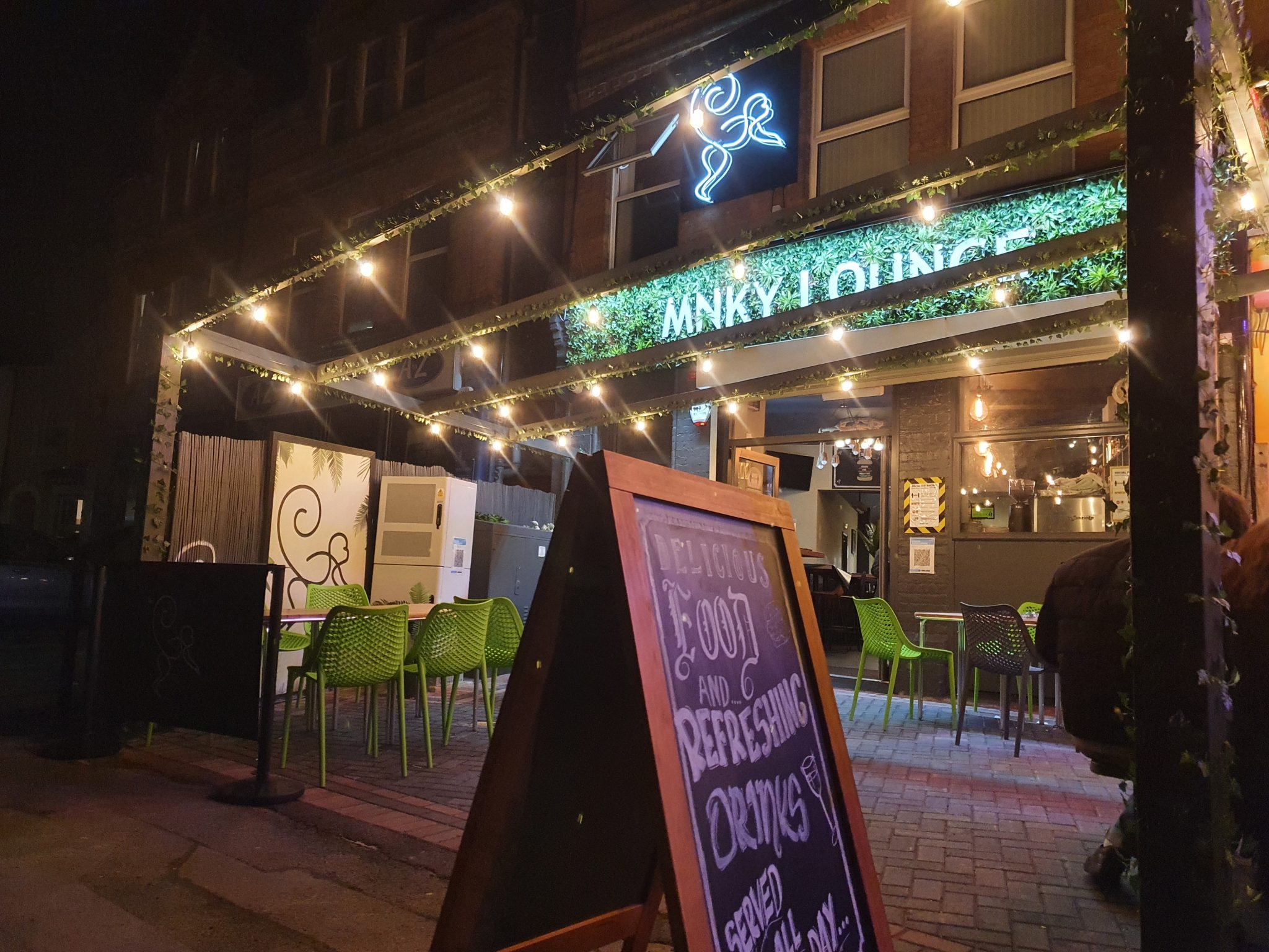 Monkey Lounge – Eat – Drink – Play